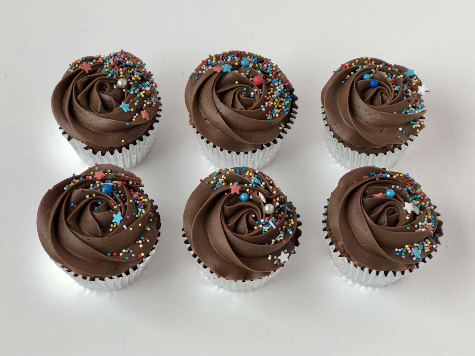 Chocolate Iced Pixel Cupcakes | Cake in a Hurry