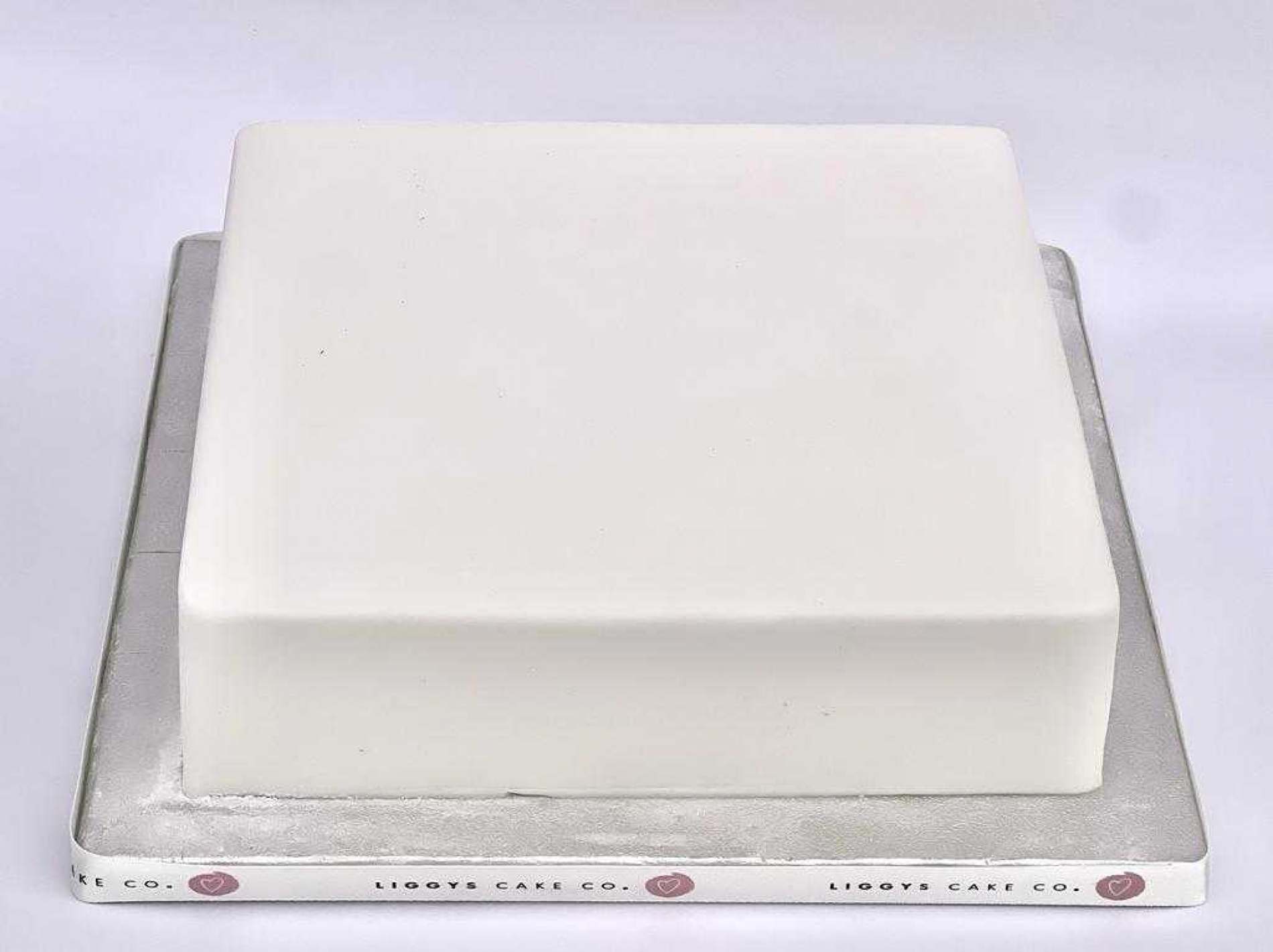 Fondant Cutting Cake Portions | Weddings