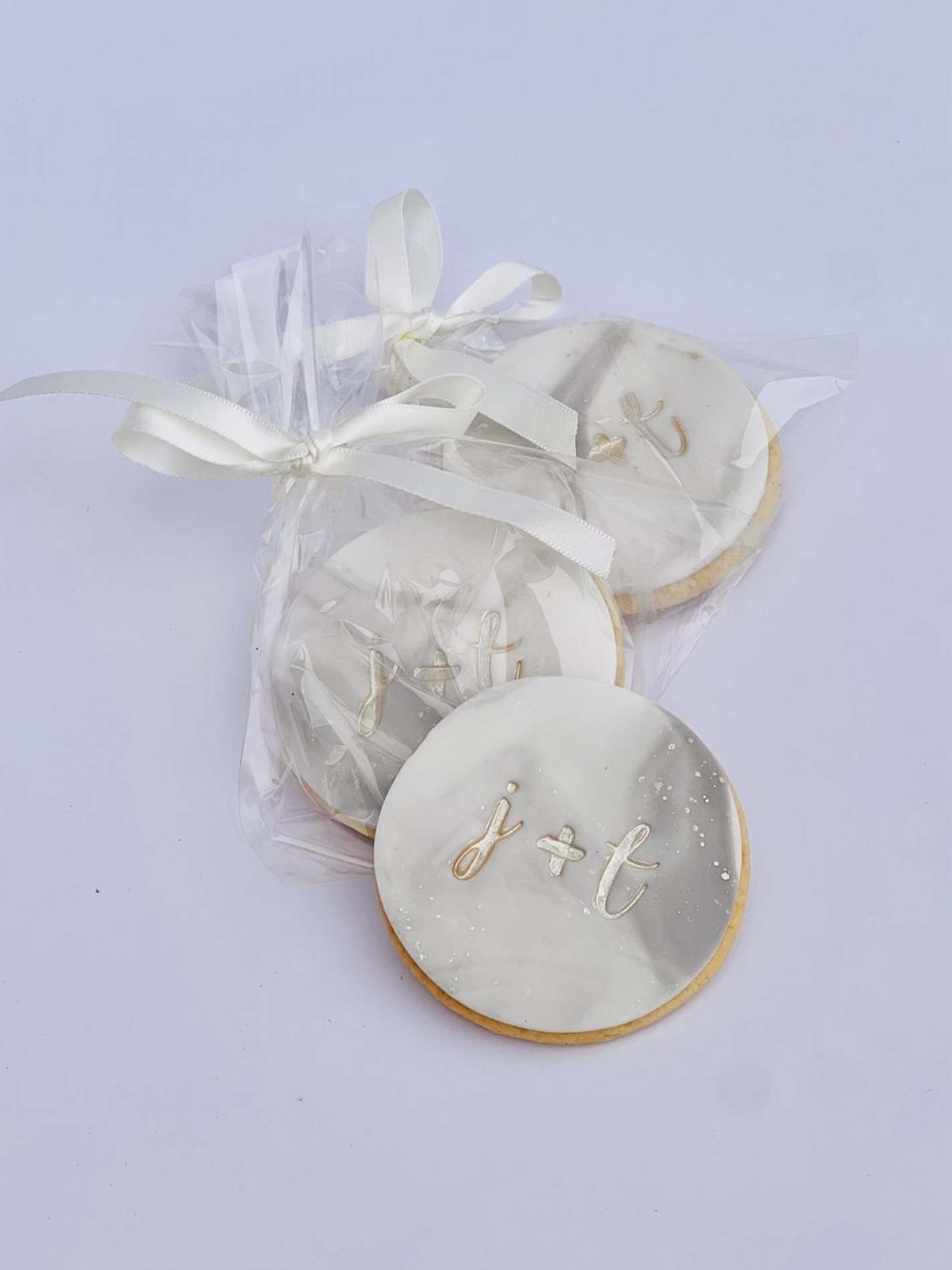 Marbled Initial Wedding Cookies | Wedding favours
